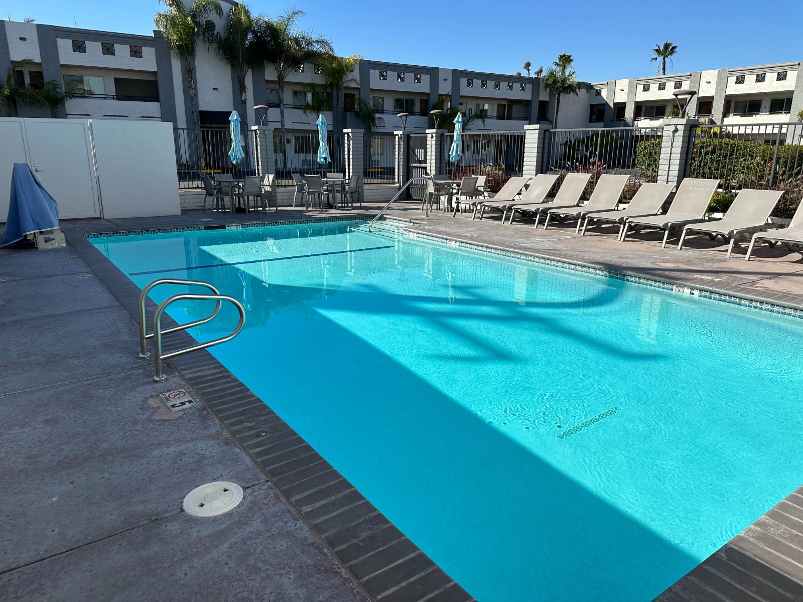 Hotel in Anaheim, CA, Motel Suites Anaheim, CA, Solara Inn & Suites