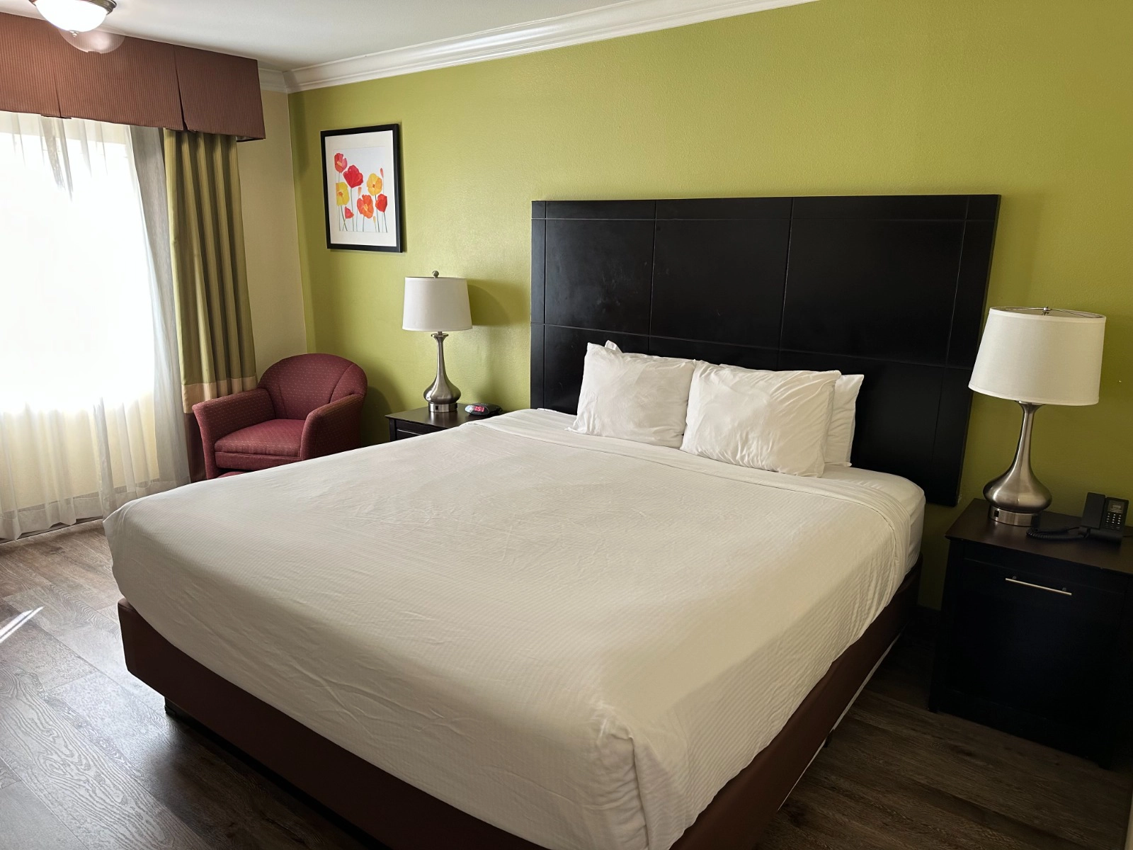 Hotel in Anaheim, CA, Motel Suites Anaheim, CA, Solara Inn & Suites